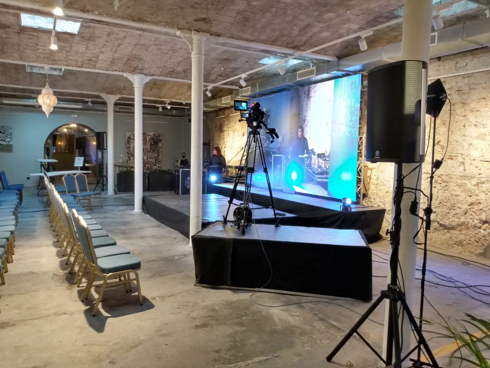 Alquiler de pantallas led de 4.5 x 2.5m para eventos y ferias