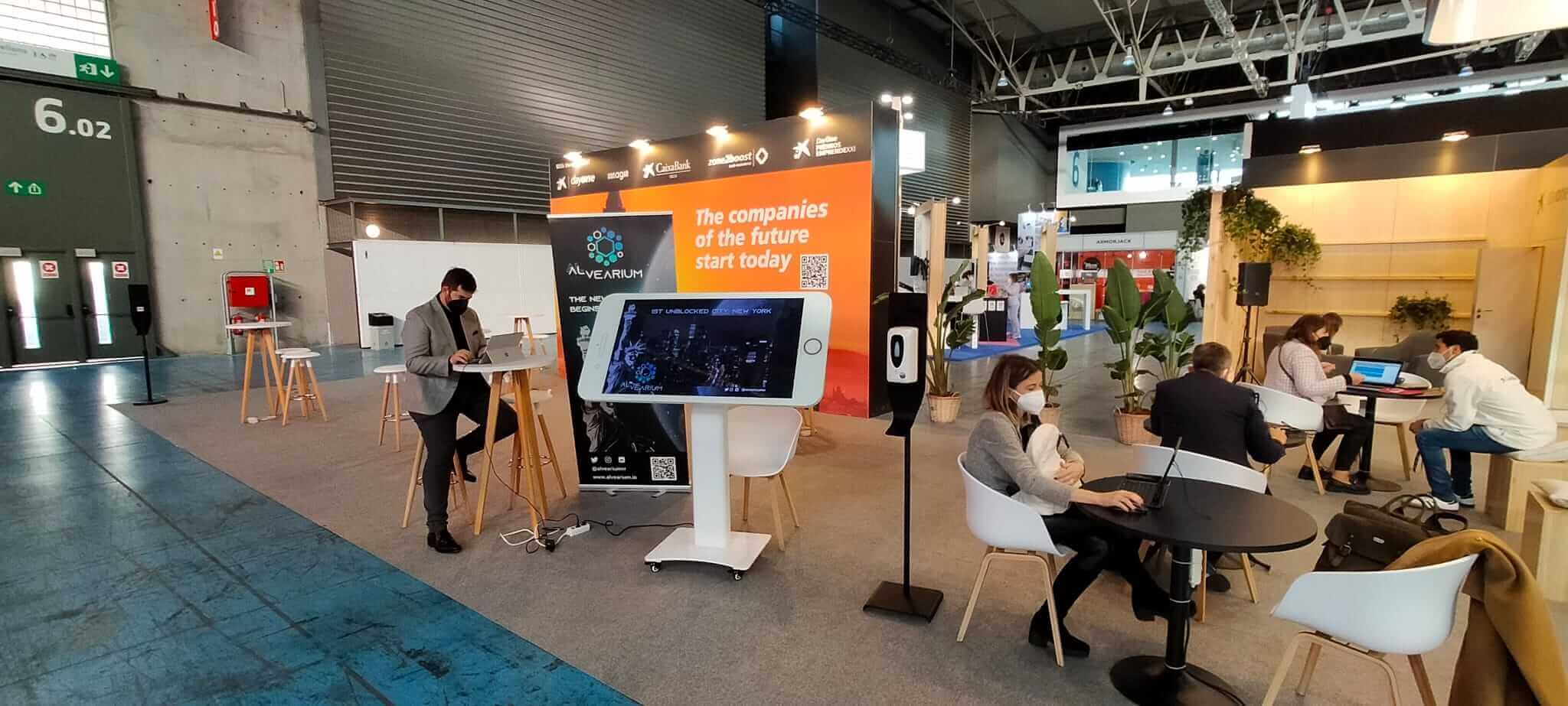 Interactivos táctiles para eventos de 2024: ¿porque alquilarlos?